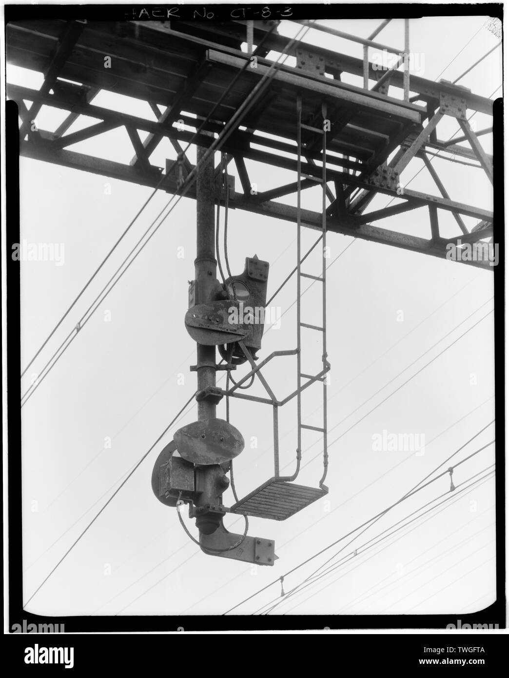 REAR VIEW, AUTOMATIC BLOCK SIGNAL, EASTBOUND ON CATENARY BRIDGE 486 ...