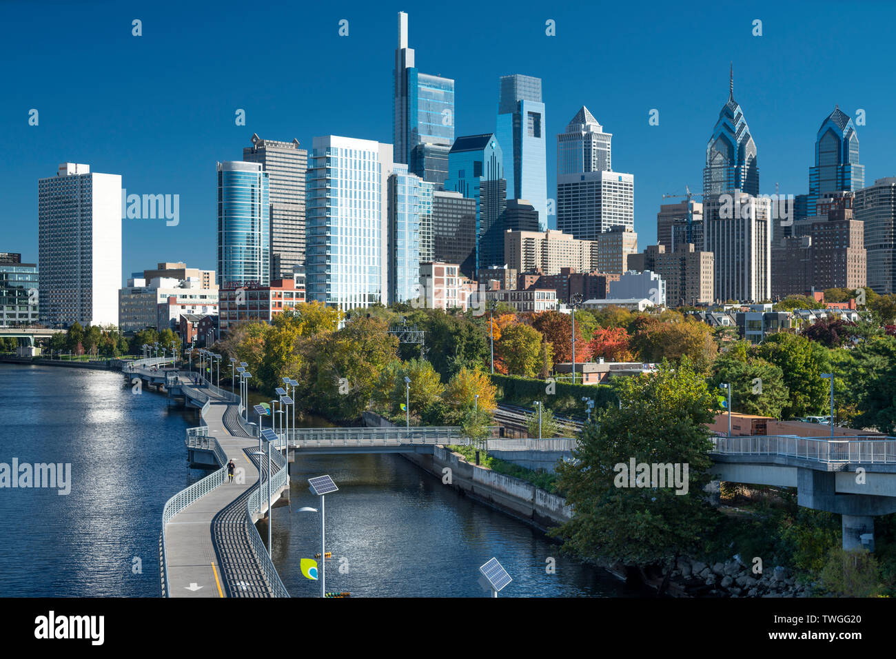 TRAIL WALK SCHUYLKILL RIVER DOWNTOWN SKYLINE PHILADELPHIA PENNSYLVANIA ...