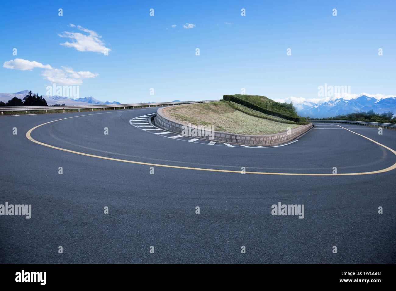 Sharp turn hi-res stock photography and images - Alamy