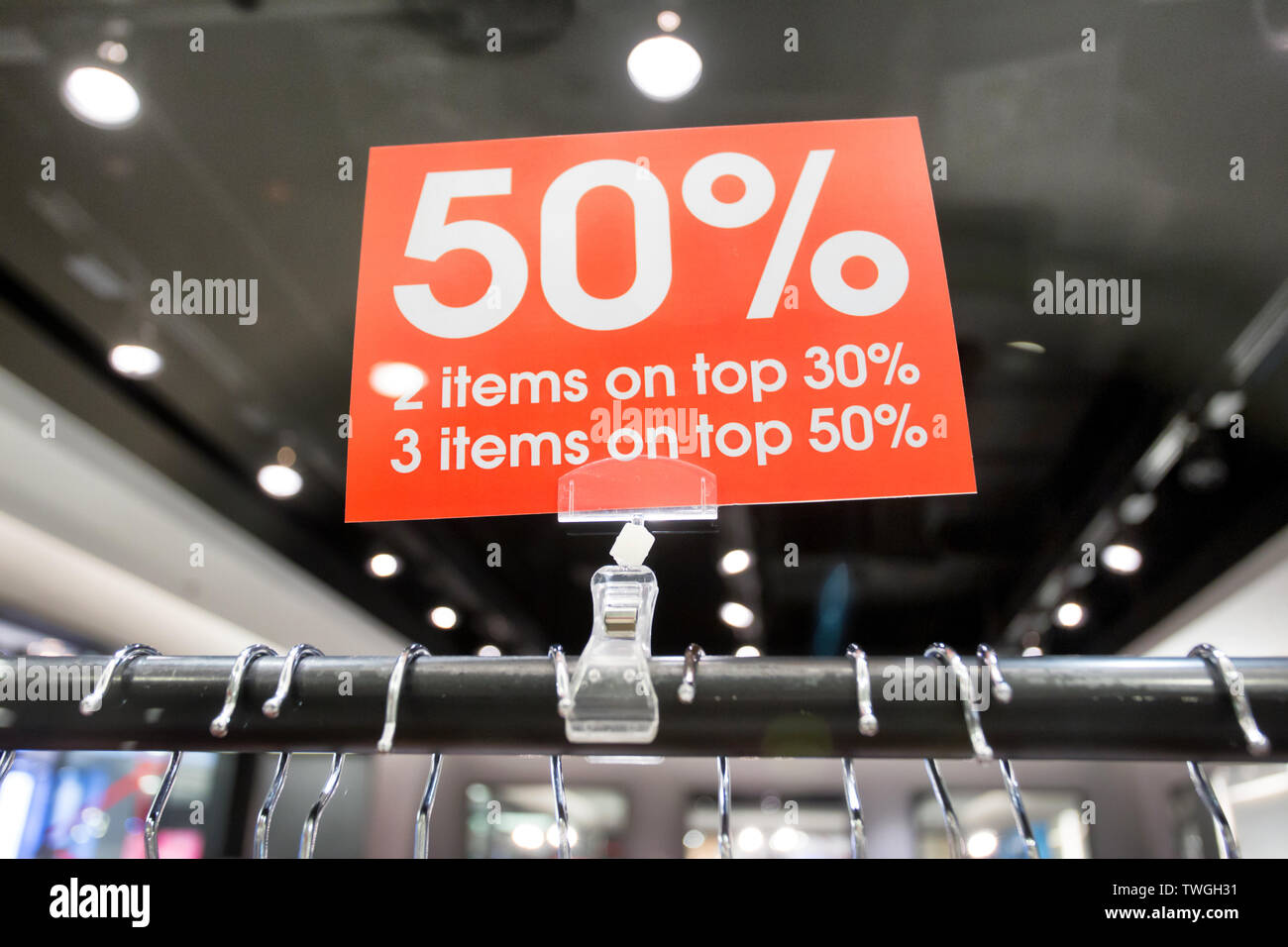 Internet malls hi-res stock photography and images - Alamy