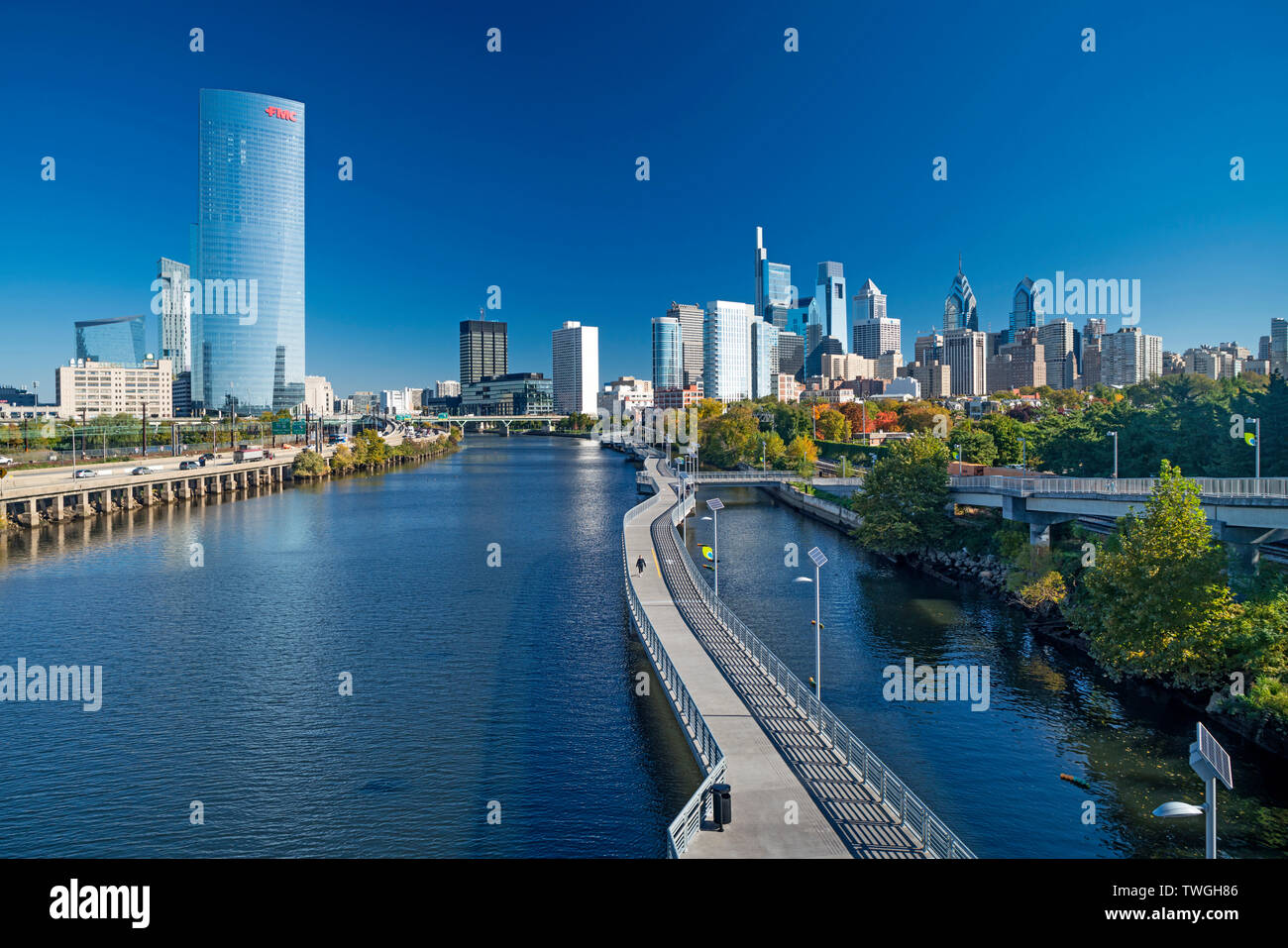 TRAIL WALK SCHUYLKILL RIVER DOWNTOWN SKYLINE PHILADELPHIA PENNSYLVANIA ...