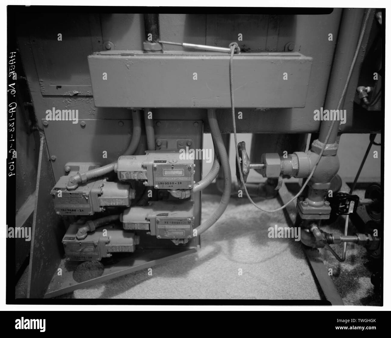 REDUNDANCY SYSTEM CONTROLS FOR UMBILICAL MAST RETRACTION AT LOWER LEFT ...