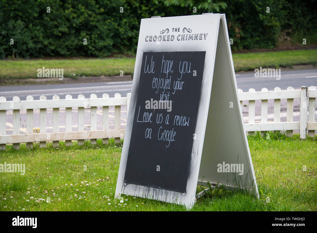 The crooked chimney pub sign hi-res stock photography and images - Alamy