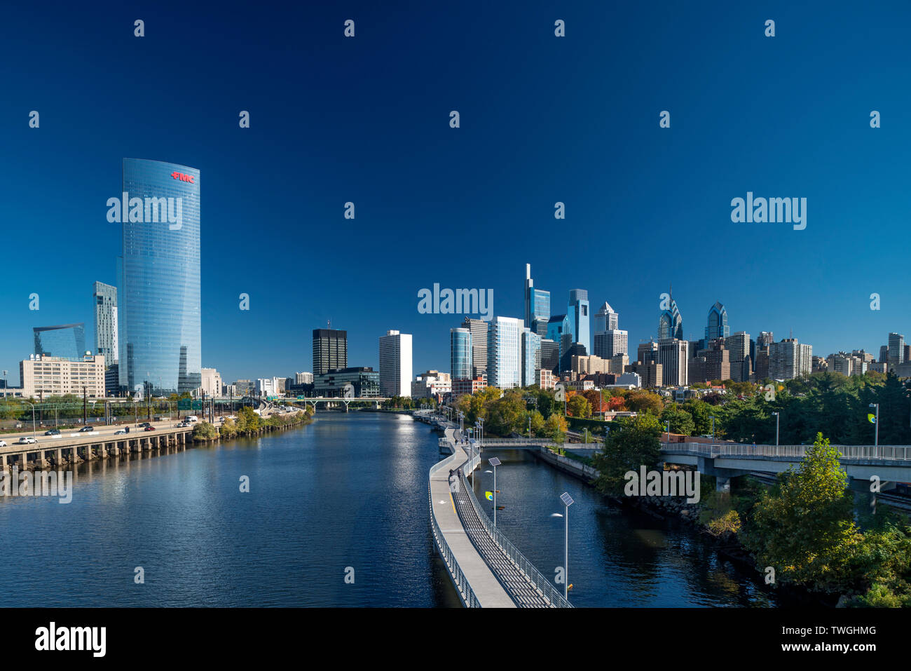 TRAIL WALK SCHUYLKILL RIVER DOWNTOWN SKYLINE PHILADELPHIA PENNSYLVANIA ...