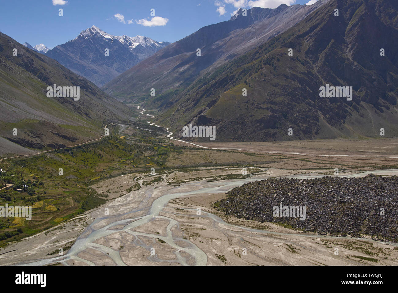 Arid mountain scenery along the route of the high altitude road between ...