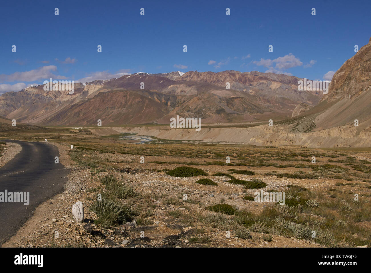 Arid mountain scenery along the route of the high altitude road between ...