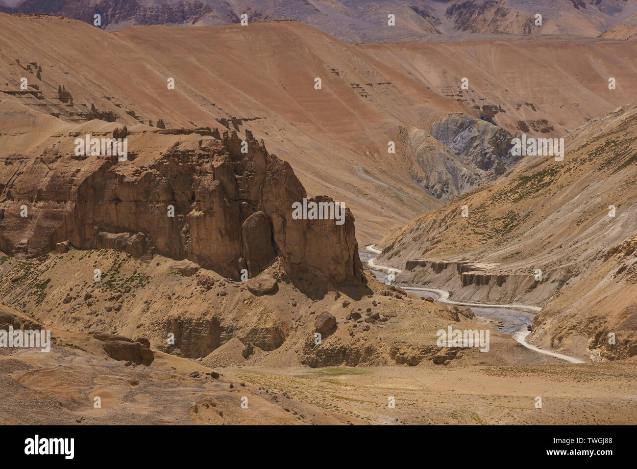 Arid mountain scenery along the route of the high altitude road between ...