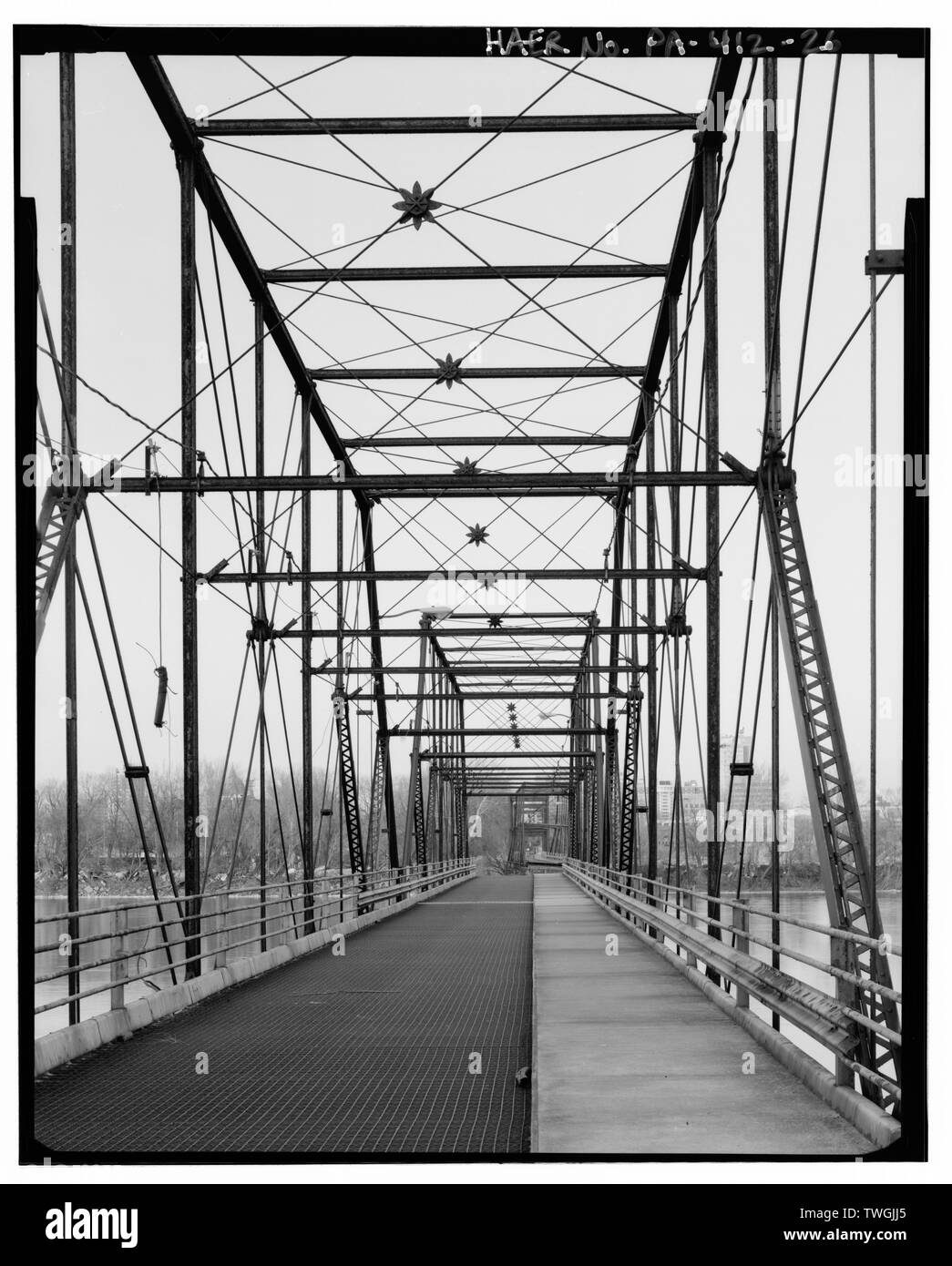 Walnut street bridge view Cut Out Stock Images & Pictures - Alamy