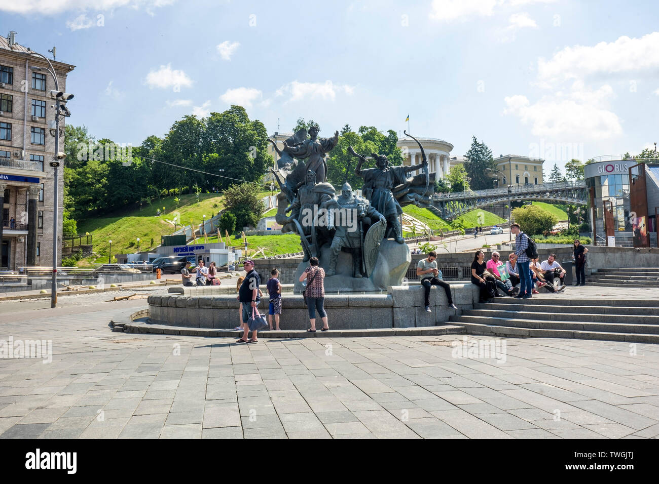 Maidan square statues hi-res stock photography and images - Alamy