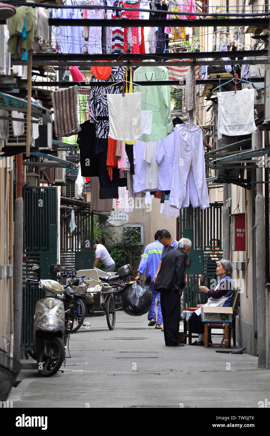 Narrow street in the chinese city hi-res stock photography and images ...