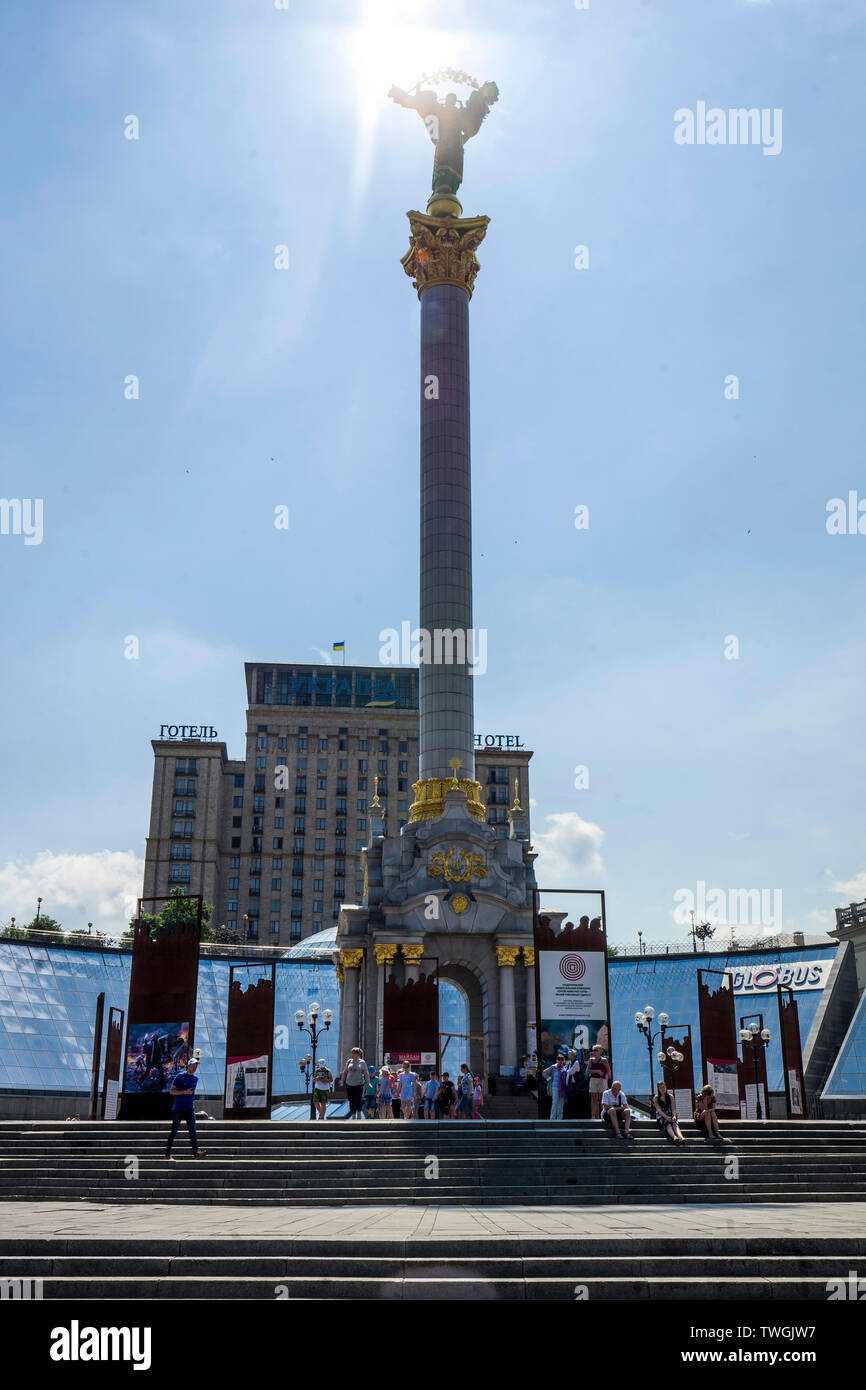 Maidan Nezalezhnosti (Independence Square), Kiev, Ukraine Stock Photo ...