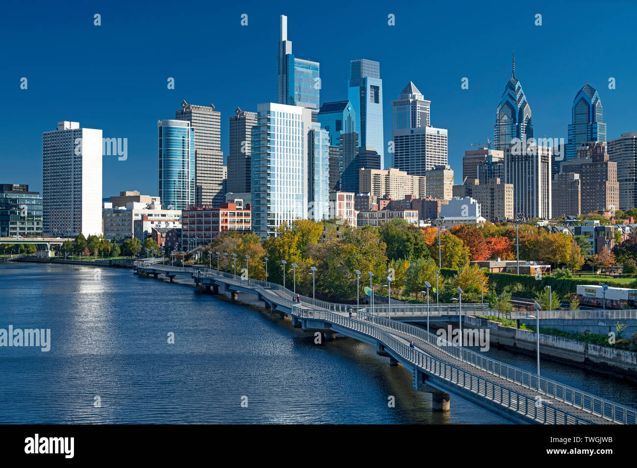 TRAIL WALK SCHUYLKILL RIVER DOWNTOWN SKYLINE PHILADELPHIA PENNSYLVANIA ...