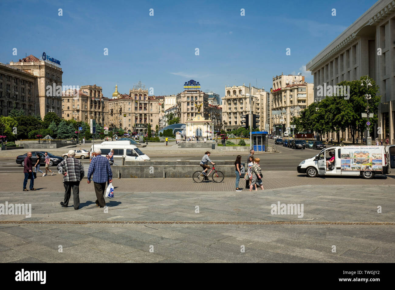 Maidan square statues hi-res stock photography and images - Alamy