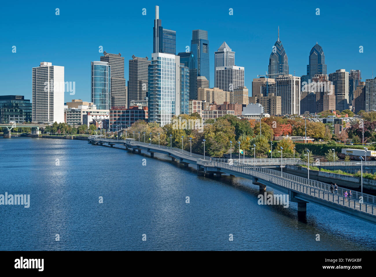 TRAIL WALK SCHUYLKILL RIVER DOWNTOWN SKYLINE PHILADELPHIA PENNSYLVANIA ...