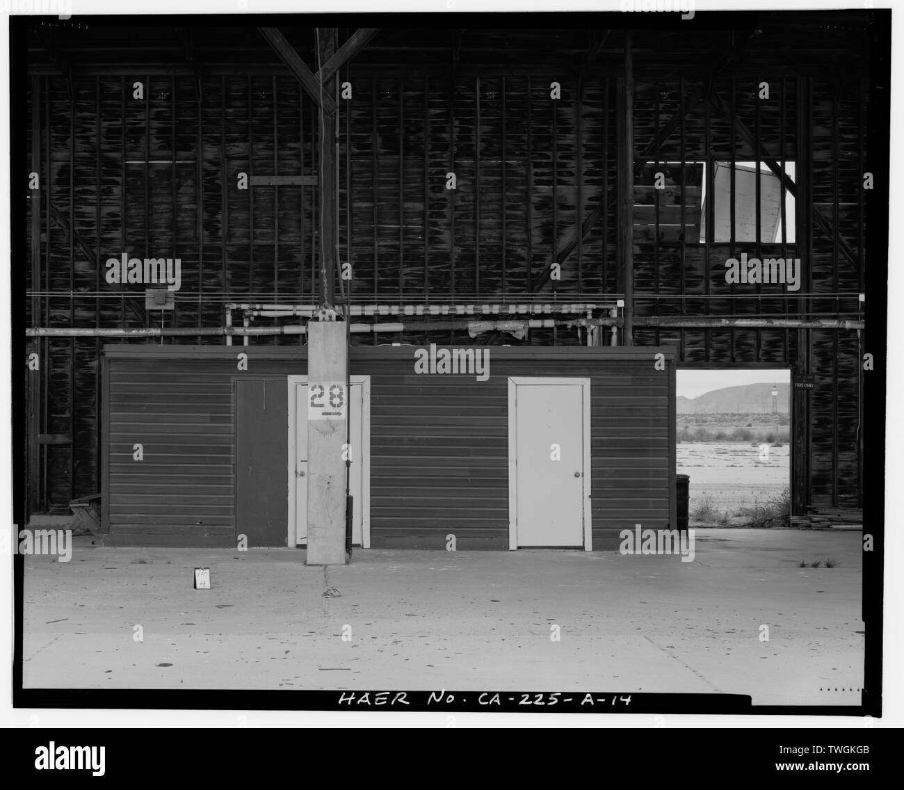 Hangar bays hi-res stock photography and images - Alamy