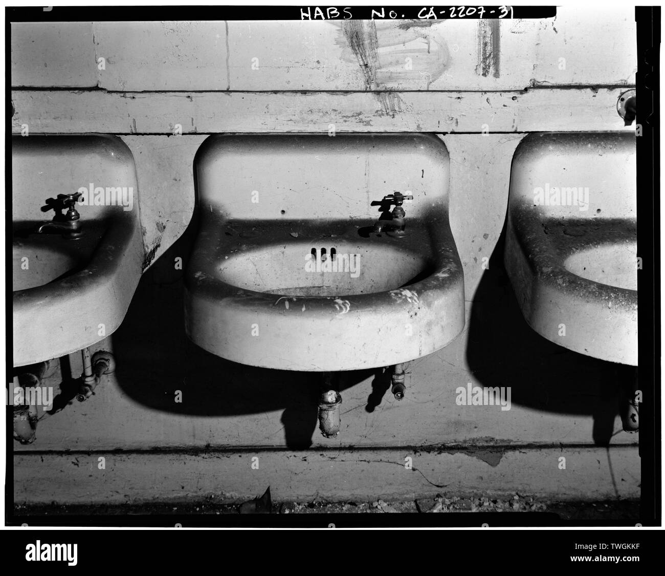 Sinks public restroom Cut Out Stock Images & Pictures - Alamy