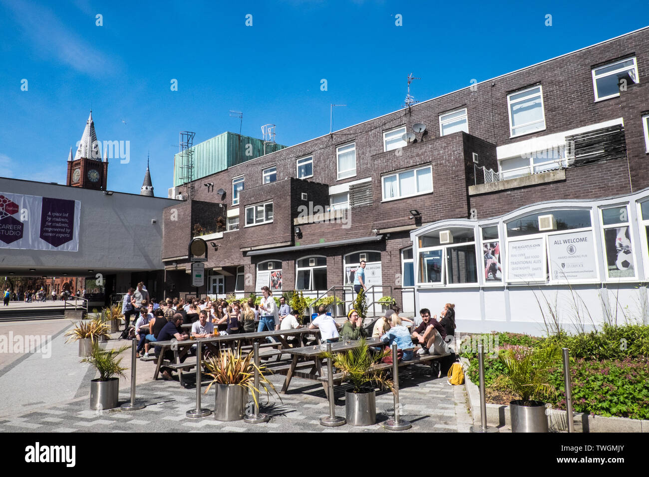 British student bar hi-res stock photography and images - Alamy