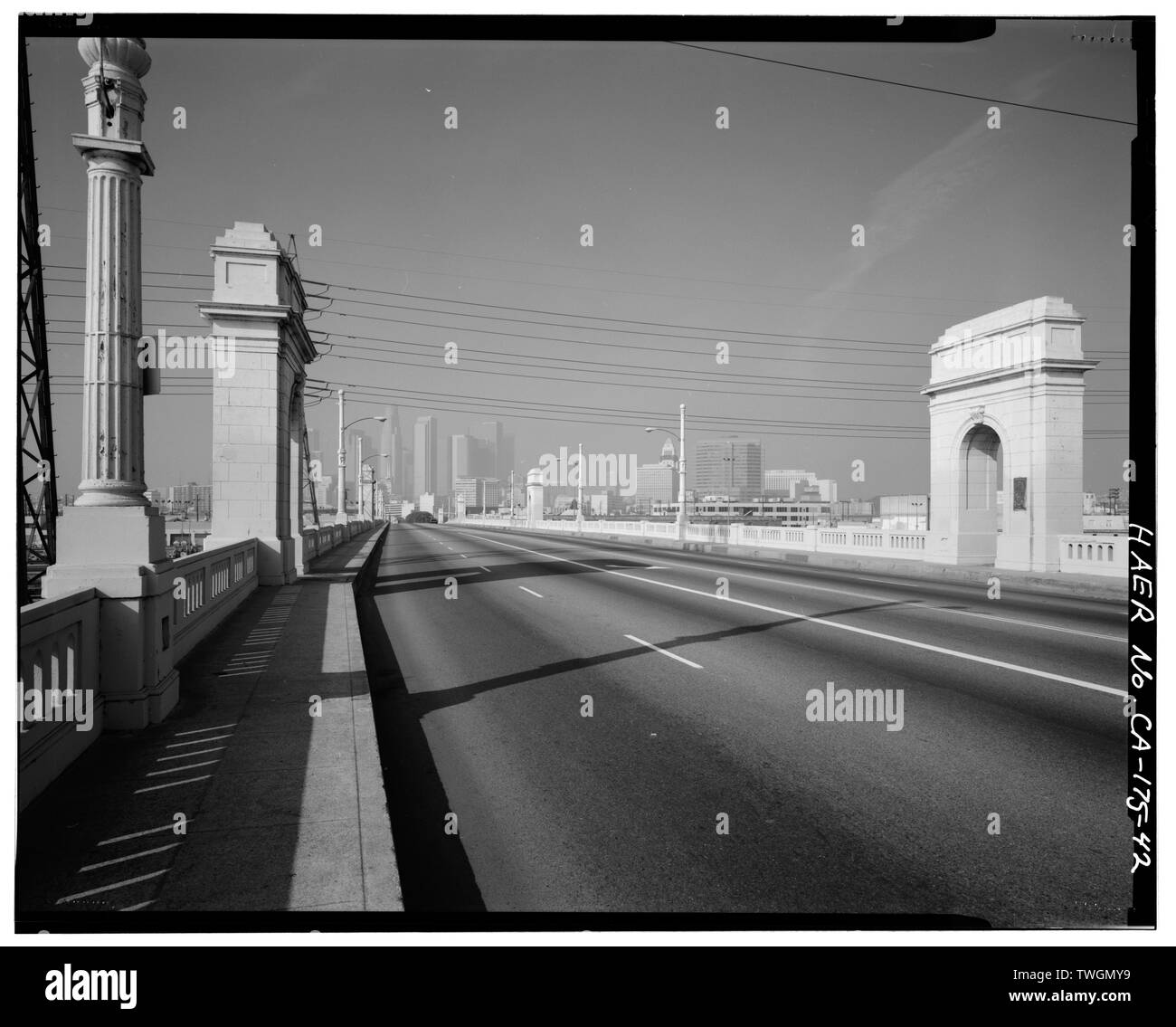 Roadbed of bridge Black and White Stock Photos & Images - Alamy