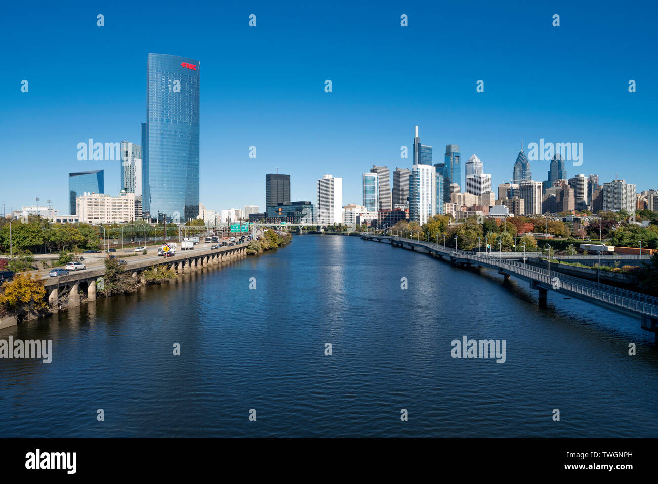 TRAIL WALK SCHUYLKILL RIVER DOWNTOWN SKYLINE PHILADELPHIA PENNSYLVANIA ...