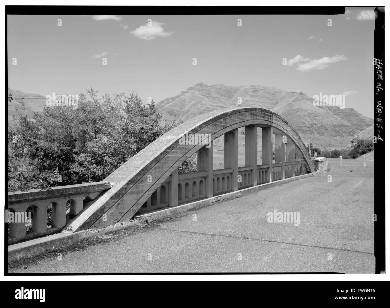 Indian arch bridge Black and White Stock Photos & Images - Alamy