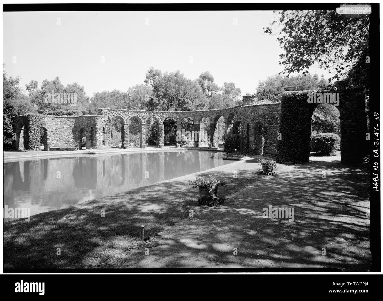 Woodside avenue hi-res stock photography and images - Alamy