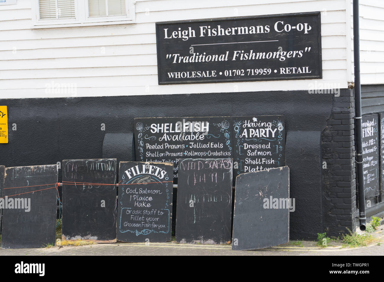Harbour side Fishmongers Stock Photo - Alamy