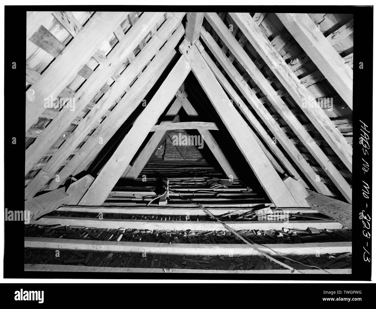 Cruck roof hi-res stock photography and images - Alamy