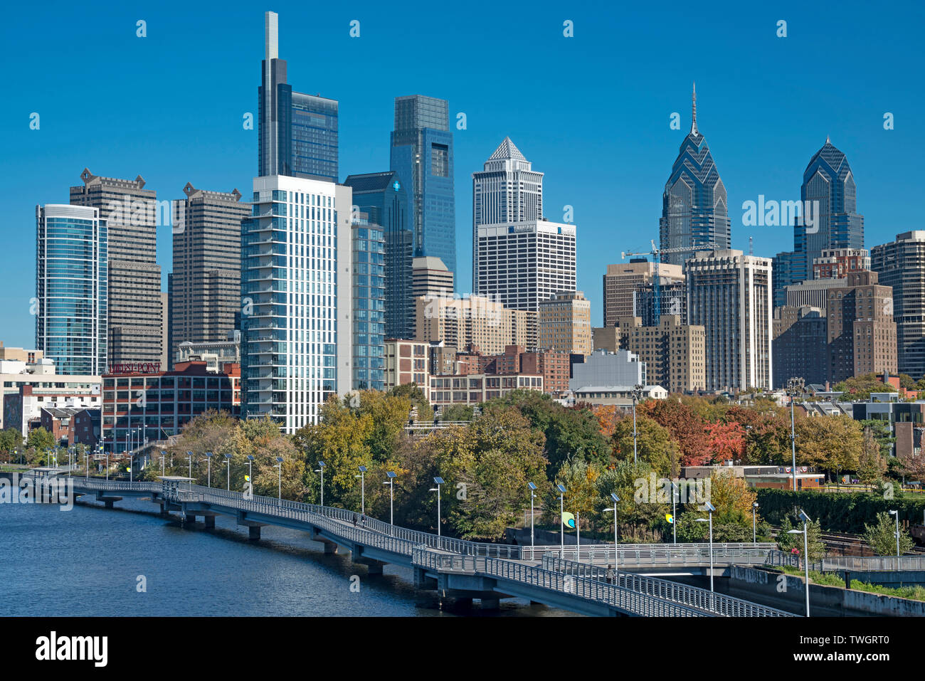 TRAIL WALK SCHUYLKILL RIVER DOWNTOWN SKYLINE PHILADELPHIA PENNSYLVANIA ...