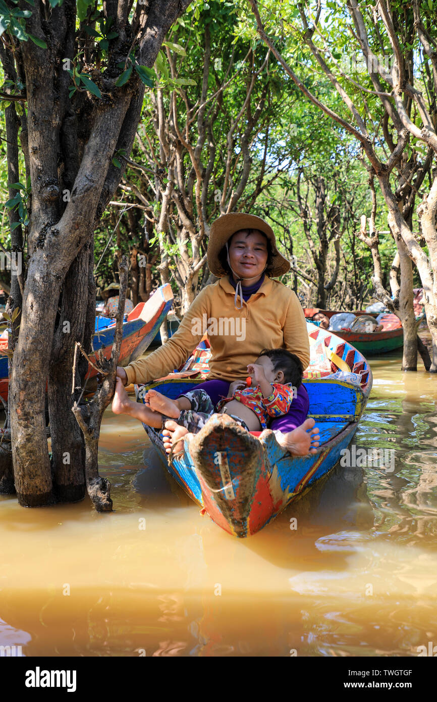 Child rowing a boat hi-res stock photography and images - Alamy