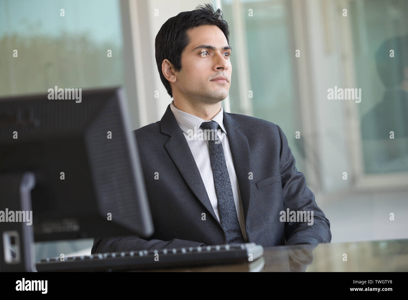 Employee looking down desktop hi-res stock photography and images - Alamy
