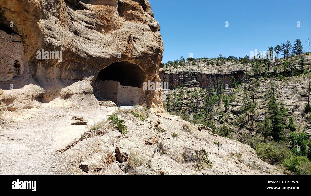 Recess cave hi-res stock photography and images - Alamy