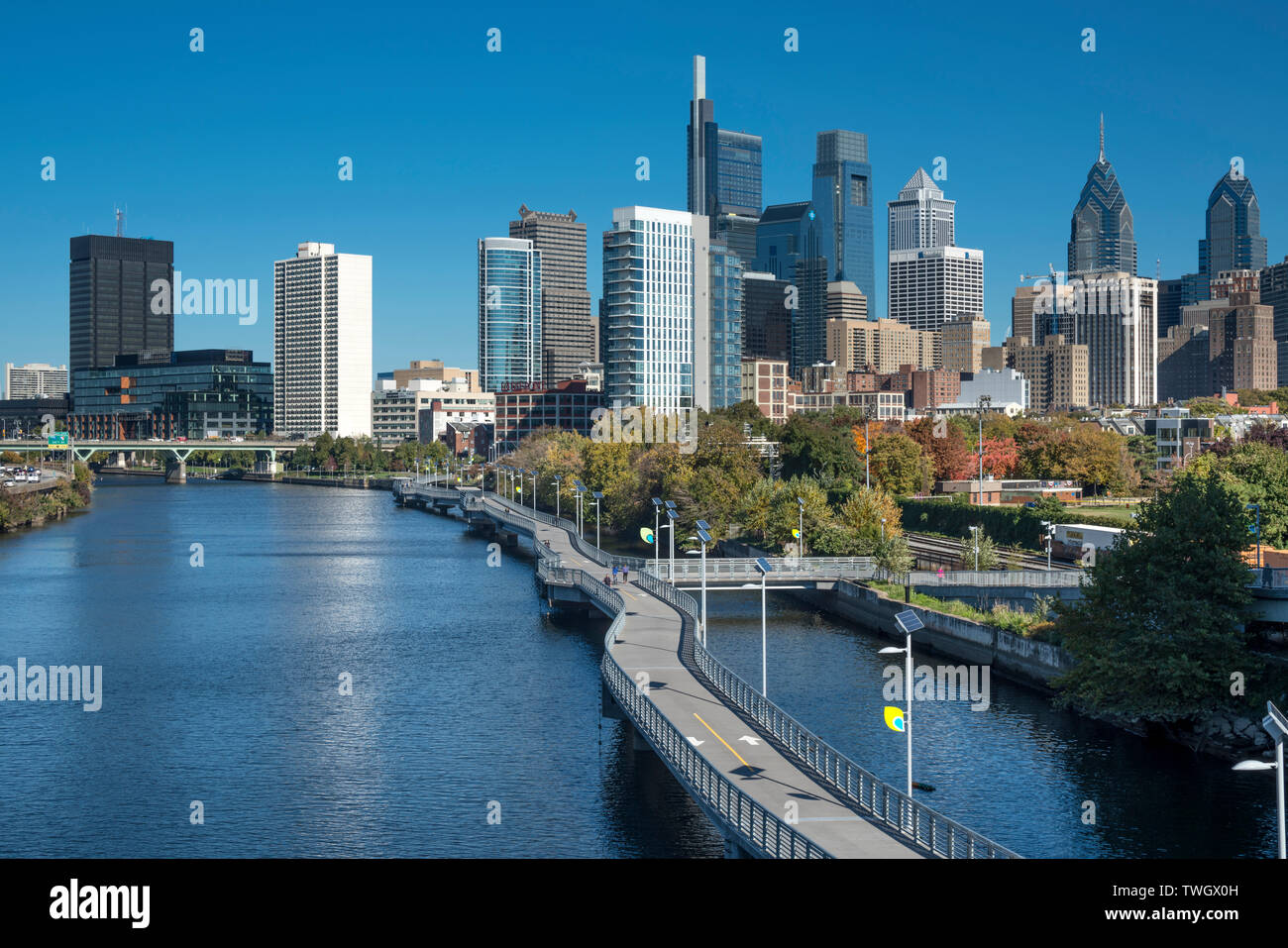 TRAIL WALK SCHUYLKILL RIVER DOWNTOWN SKYLINE PHILADELPHIA PENNSYLVANIA ...
