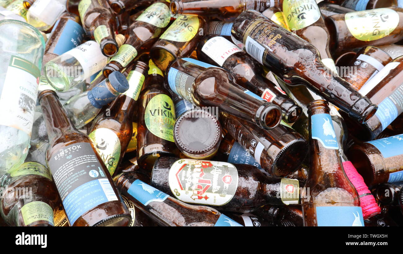 Empty beer bottles recycling hi-res stock photography and images - Alamy