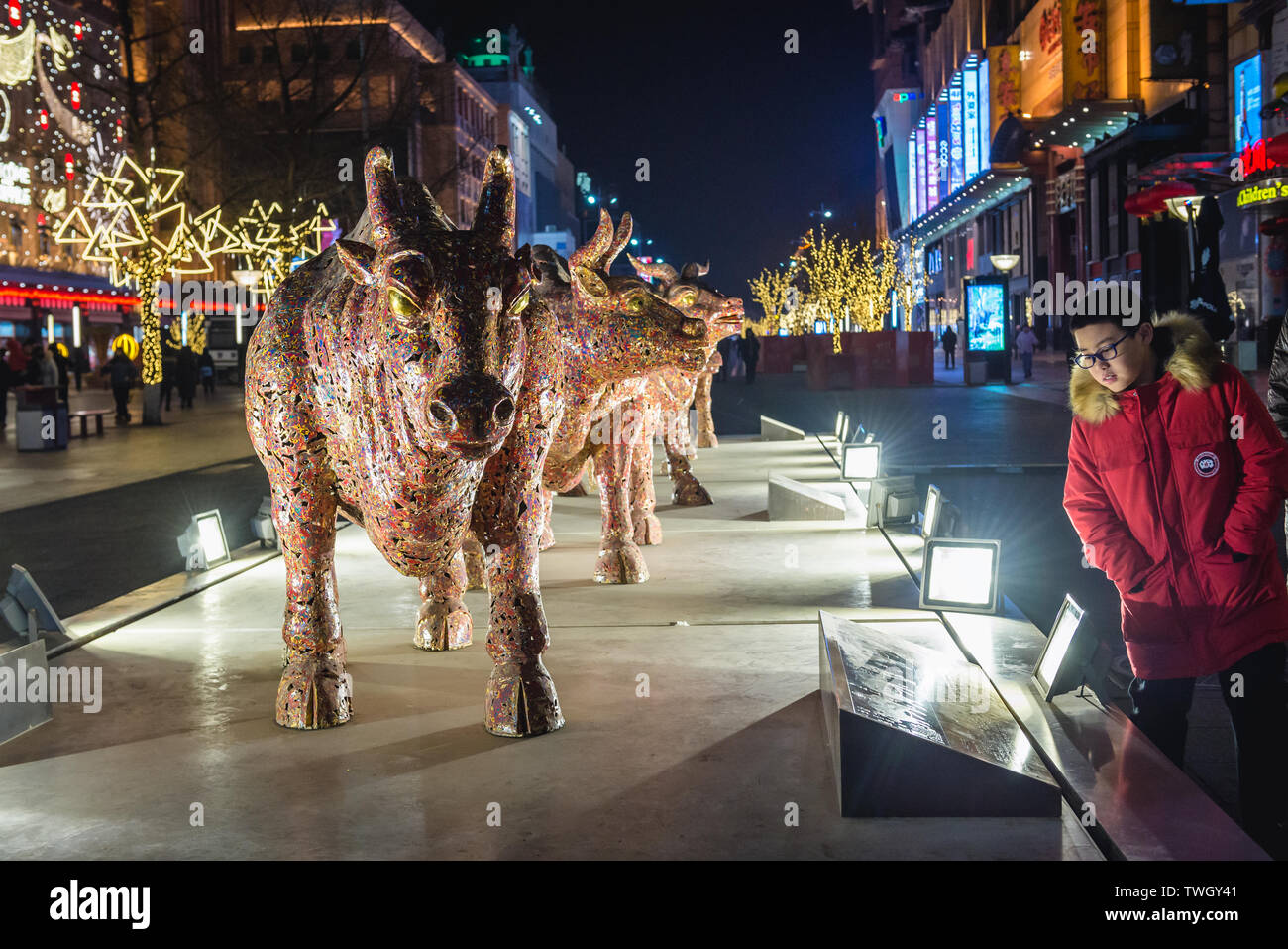 Bull sculptures hi-res stock photography and images - Alamy