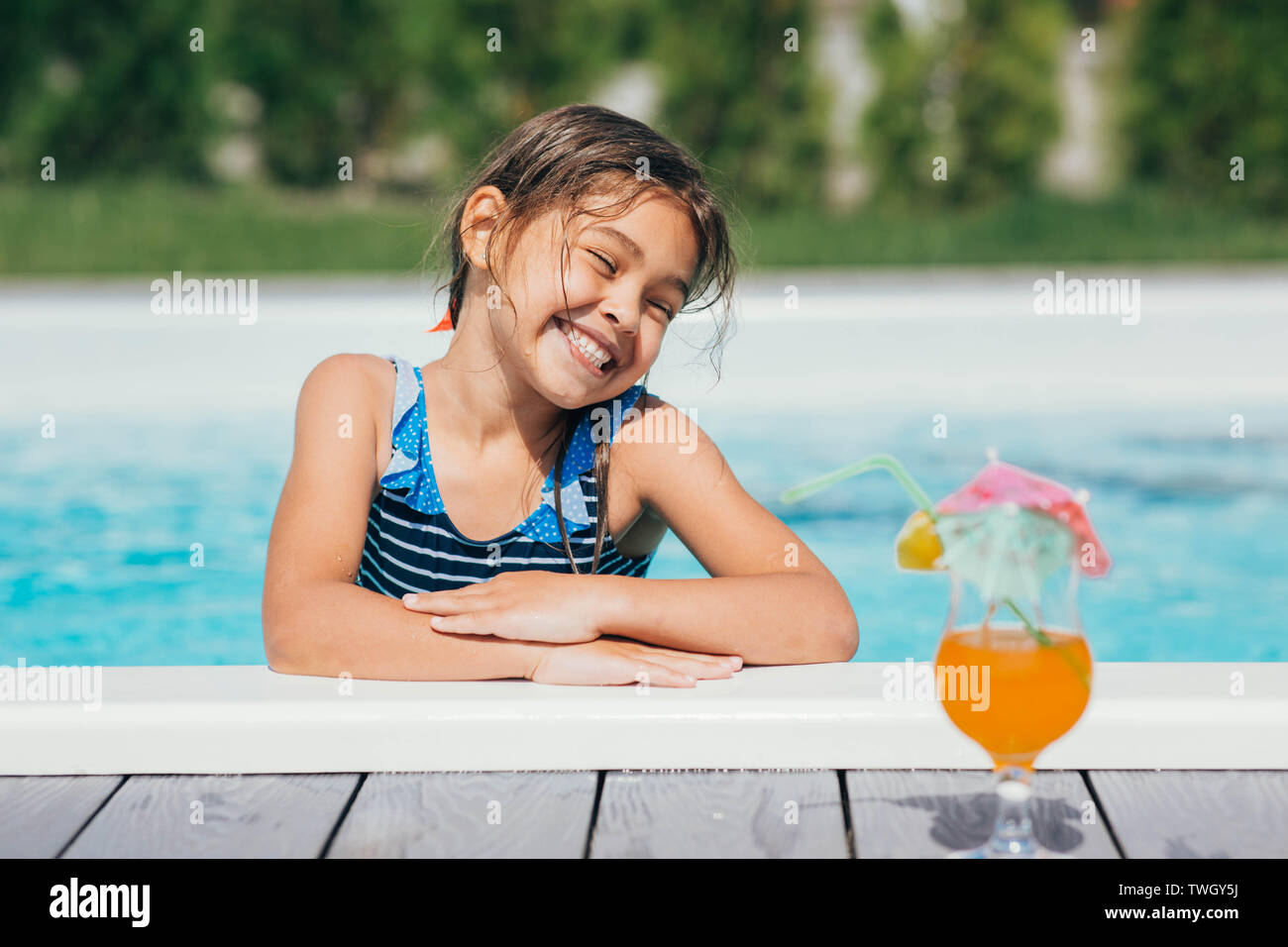 Children enjoying summer hi-res stock photography and images - Alamy