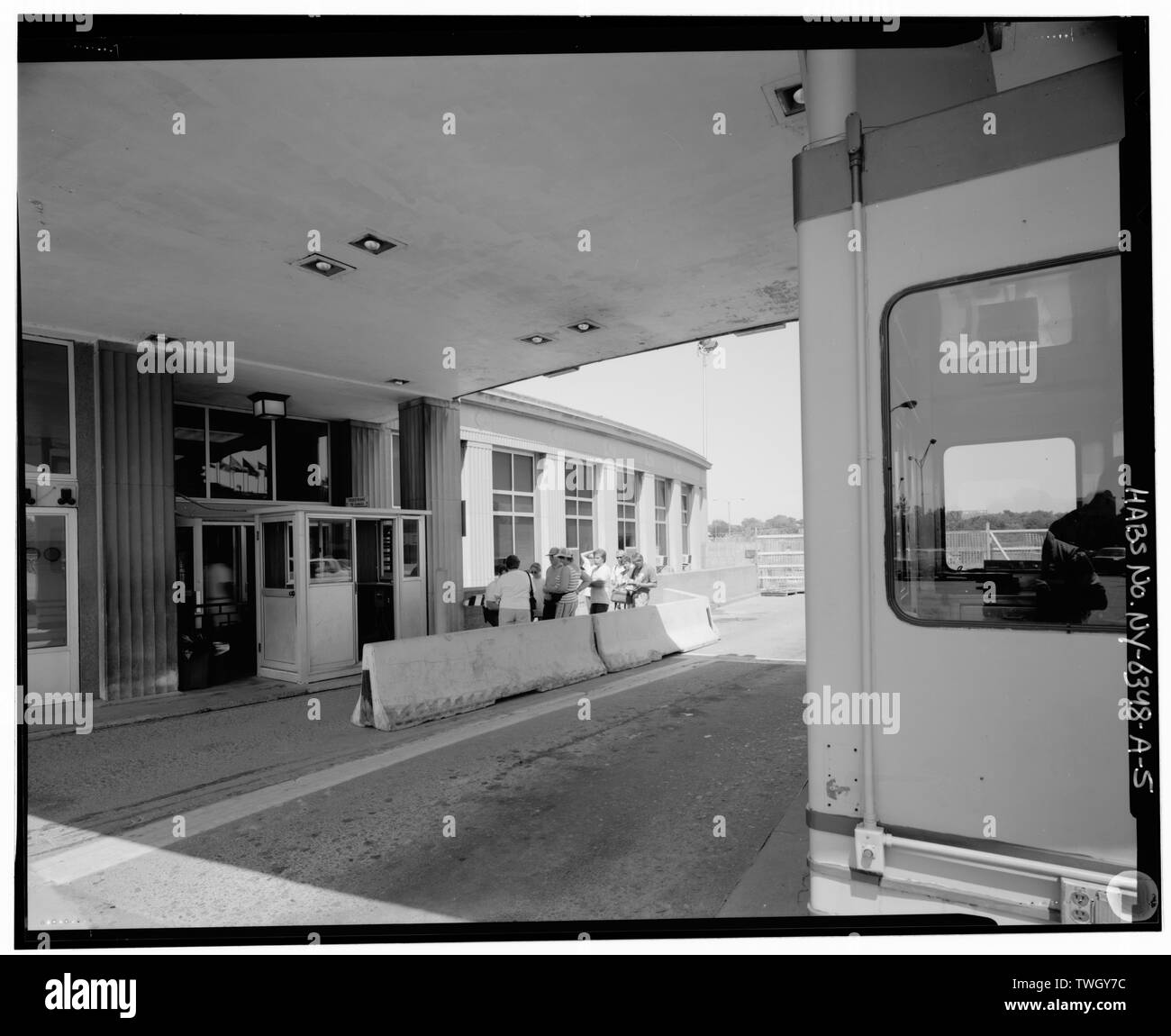 - Rainbow Bridge Toll Plaza, Inspection Office Building, Rainbow Plaza ...