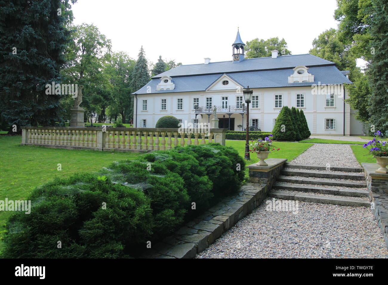 Jablonna castle with chateau park in front Stock Photo - Alamy
