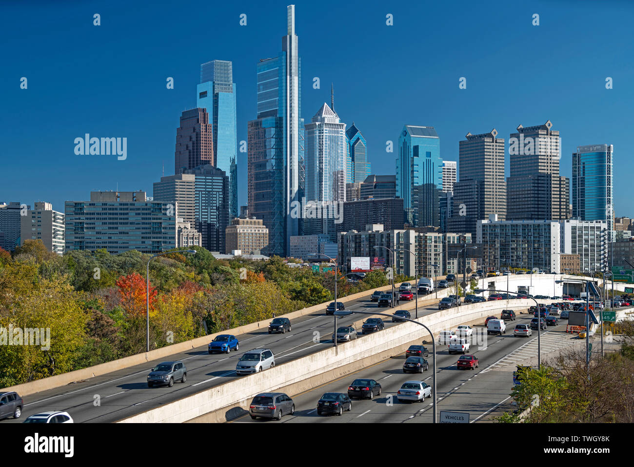INTERSTATE ROUTE 76 DOWNTOWN SKYLINE PHILADELPHIA PENNSYLVANIA USA ...