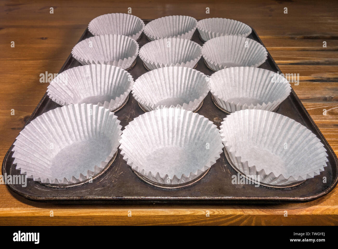 Plain white paper hi-res stock photography and images - Alamy