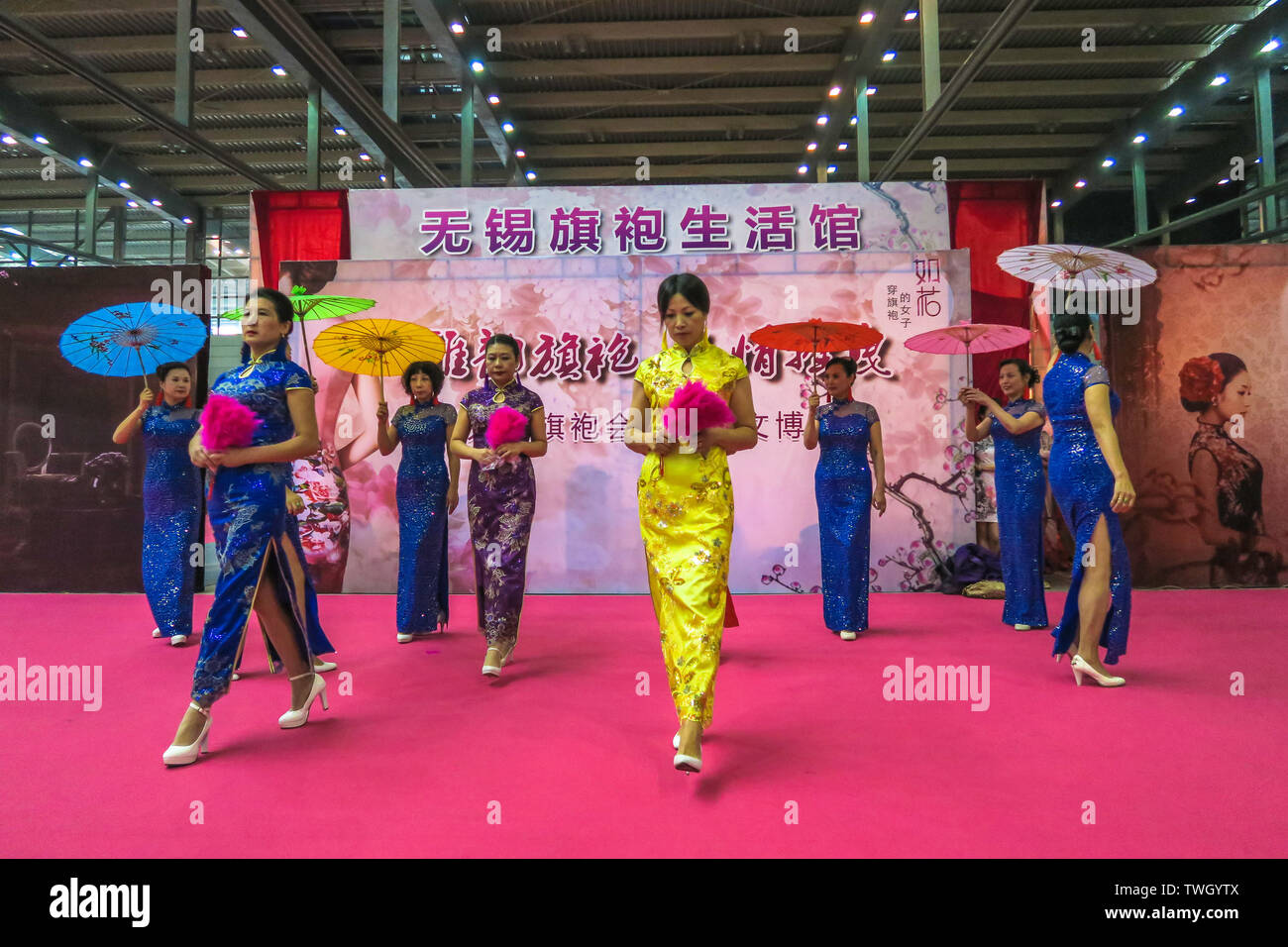Jiangnan Qipao show Stock Photo - Alamy