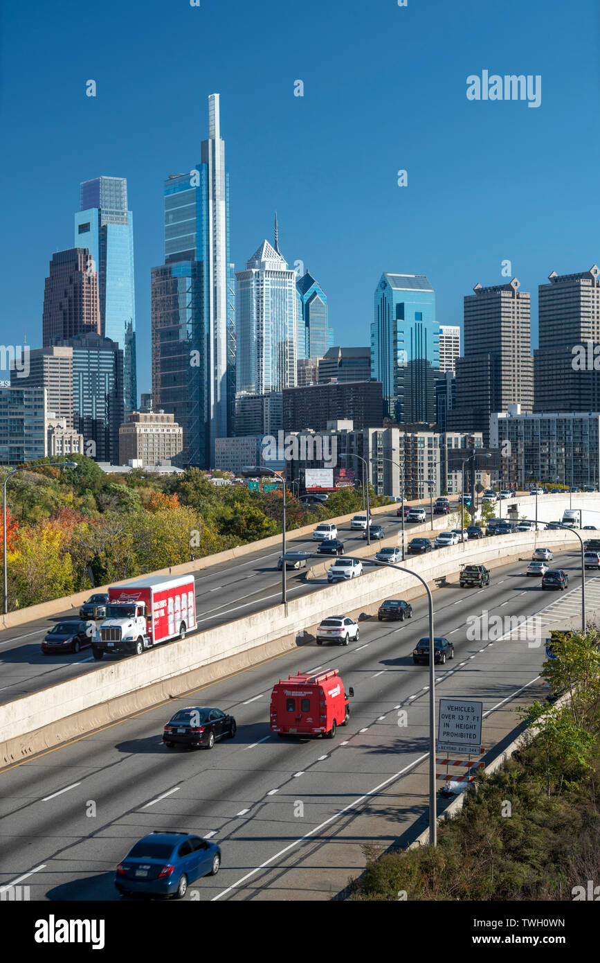 INTERSTATE ROUTE 76 DOWNTOWN SKYLINE PHILADELPHIA PENNSYLVANIA USA ...