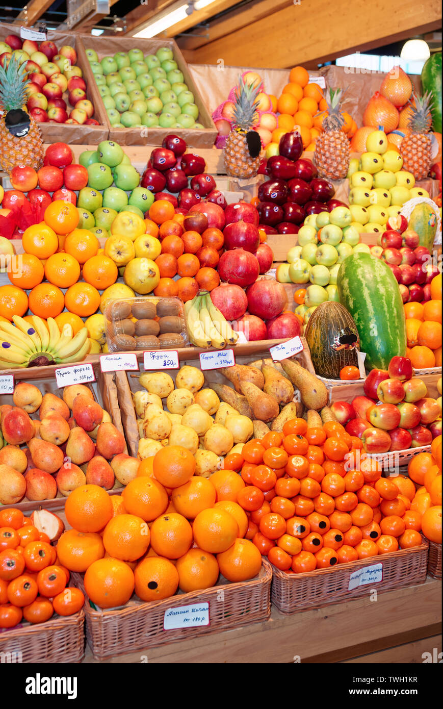 Fruit shelf grocery hi-res stock photography and images - Alamy