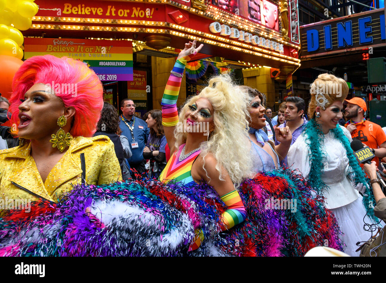 New York, USA, 20 June 2019. Drag queens carry the longest feather boa ...