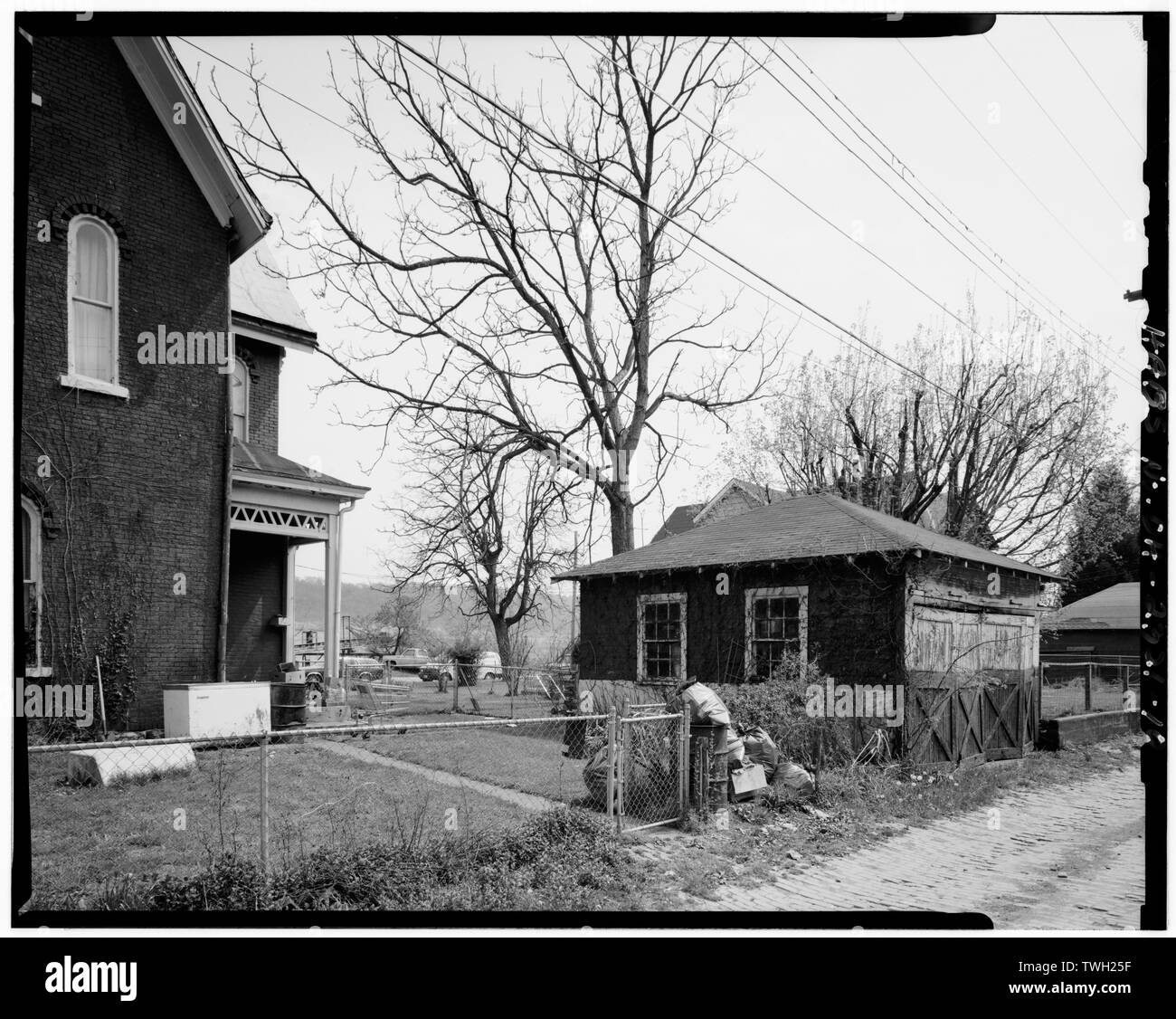 Suburban family house garage Cut Out Stock Images & Pictures - Alamy