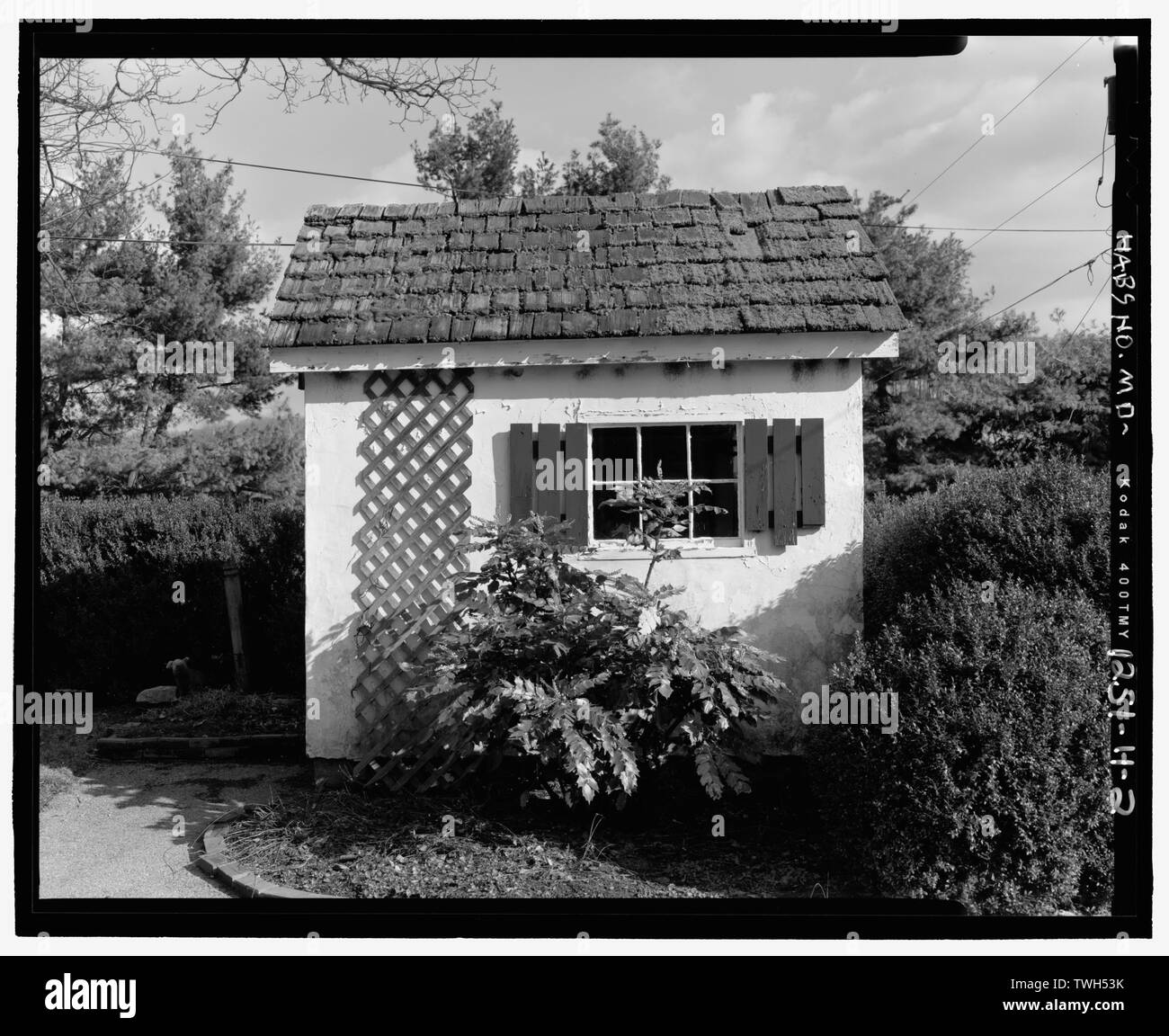 Right (southeast) side; UTM 18S Easting 293938 Northing 4359320 ...