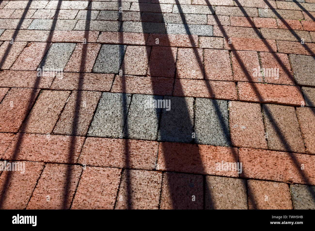Intersecting shadows hi-res stock photography and images - Alamy