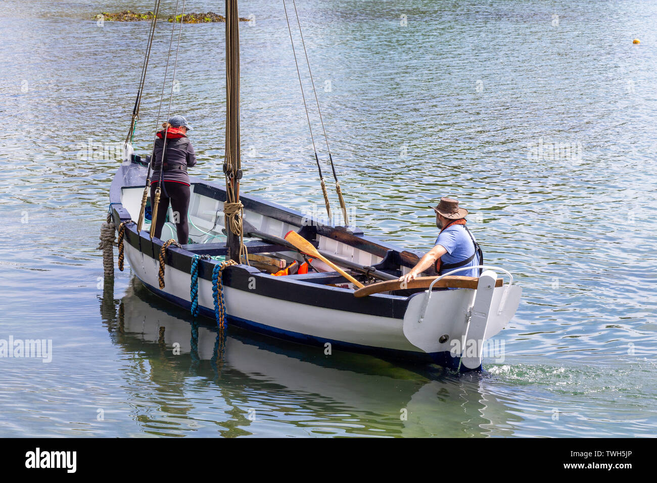 People wearing life jackets hi-res stock photography and images - Alamy