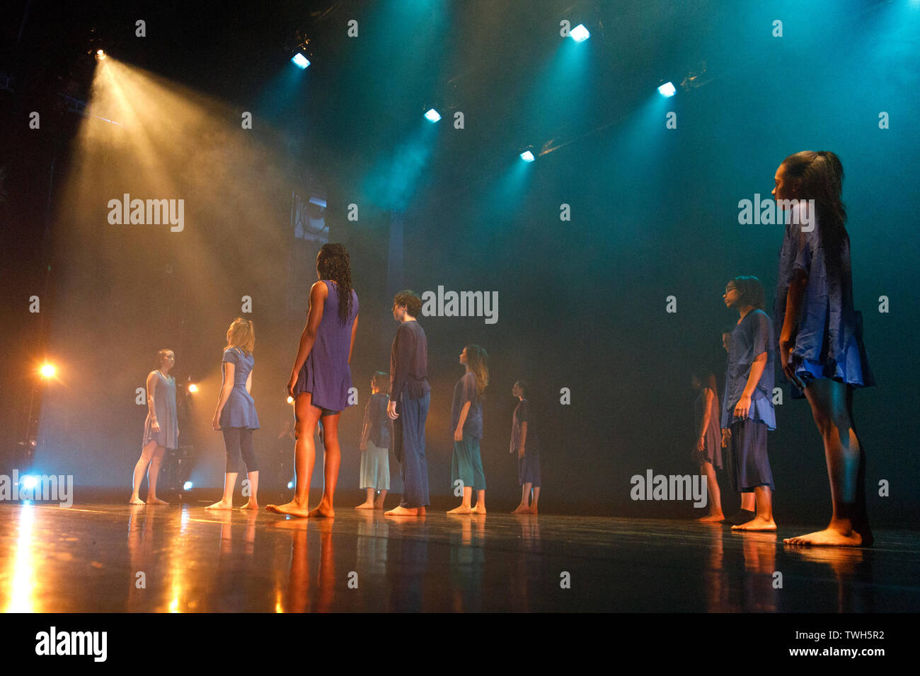 School stage production hi-res stock photography and images - Alamy