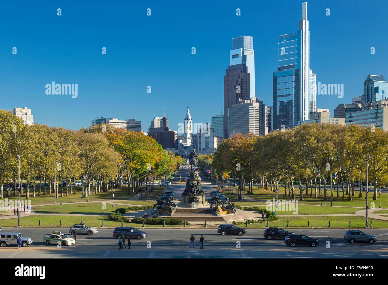 BEN FRANKLIN PARKWAY DOWNTOWN SKYLINE PHILADELPHIA PENNSYLVANIA USA ...