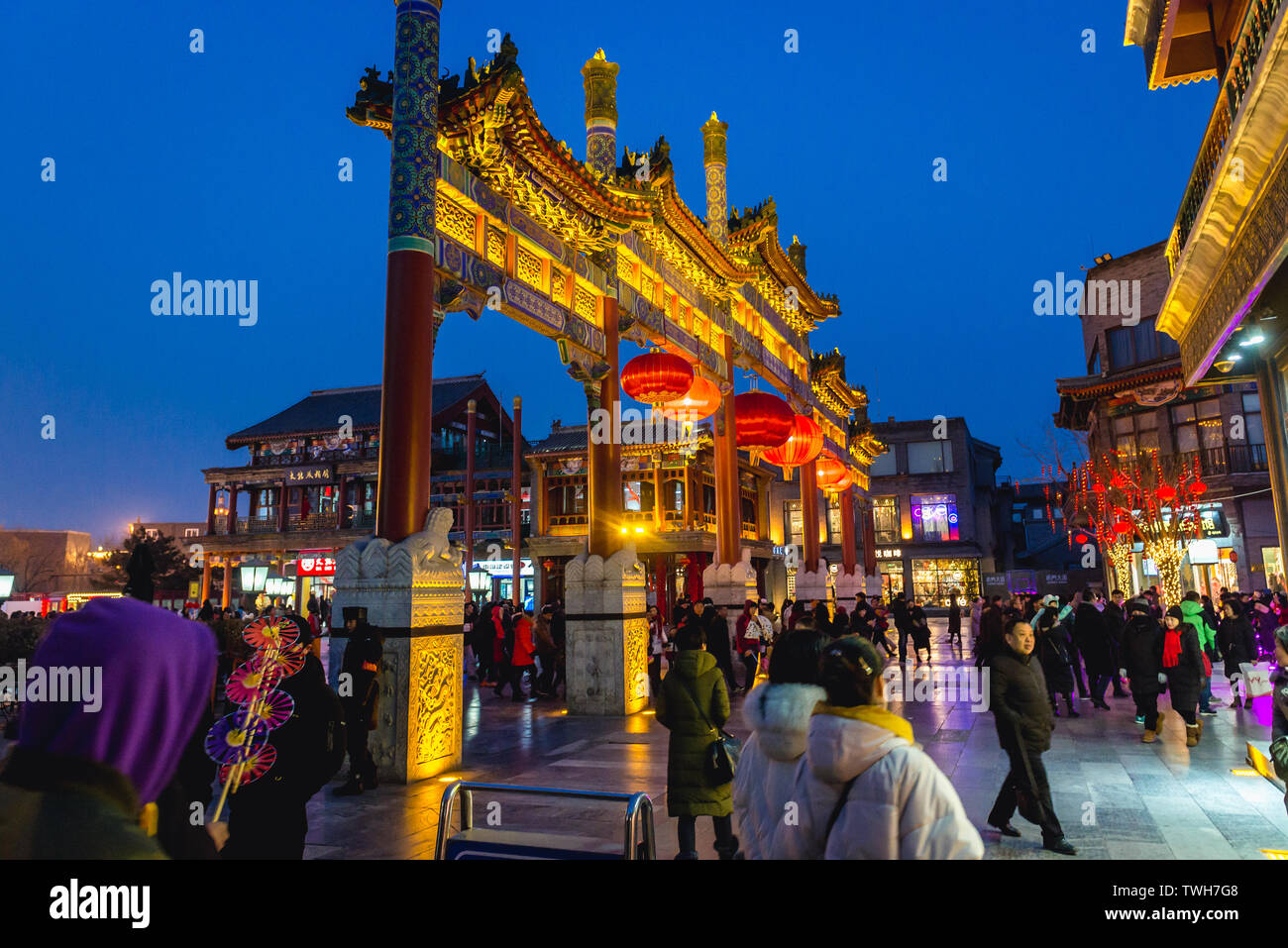 Traditional archway on Qianmen Street in Beijing, China Stock Photo - Alamy